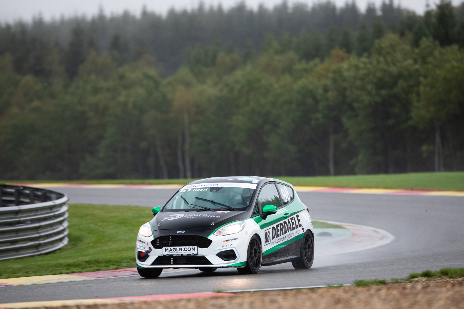 Verrassend snelle Belg Huart verslaat snelle Job Rappange - Ford Fiesta Cup