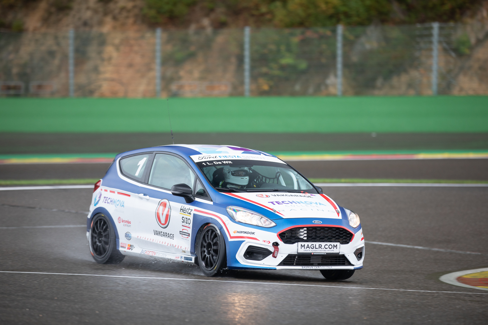 Verrassend snelle Belg Huart verslaat snelle Job Rappange - Ford Fiesta Cup